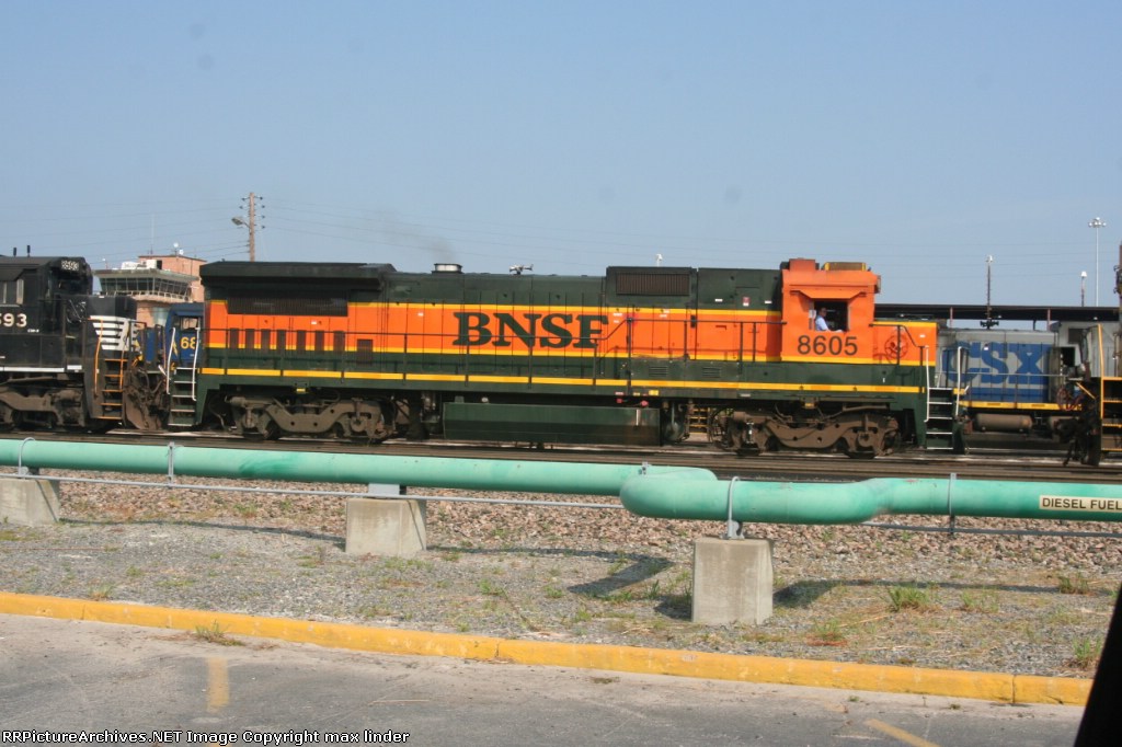 BNSF 8605